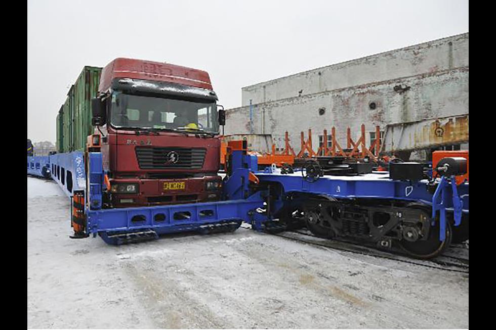 Prototype piggyback wagons on test | News | Railway Gazette International